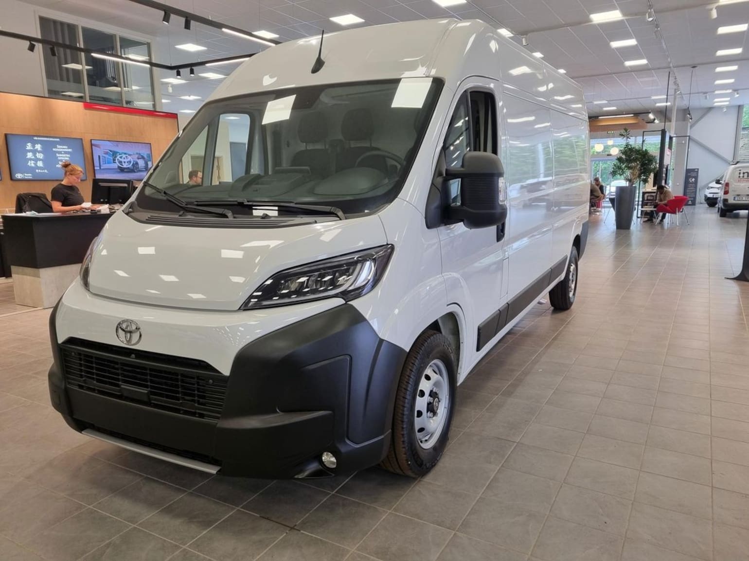 Toyota ProAce Max Van 35 2.2 D L3H2 180 HK AUT COMFORT 2024 Vit