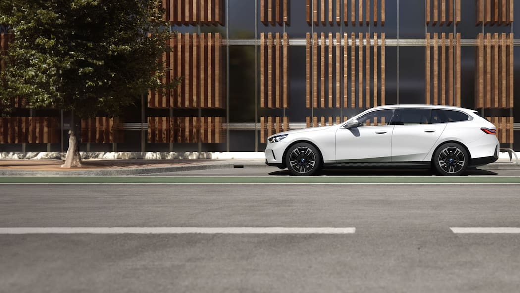 Nya BMW i5 Touring | Bilia