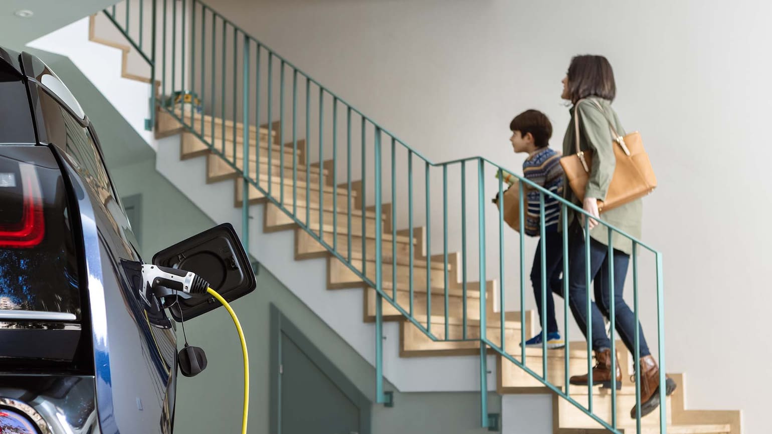 Ladda elbil hemma – Installera laddbox ⎢Bilia