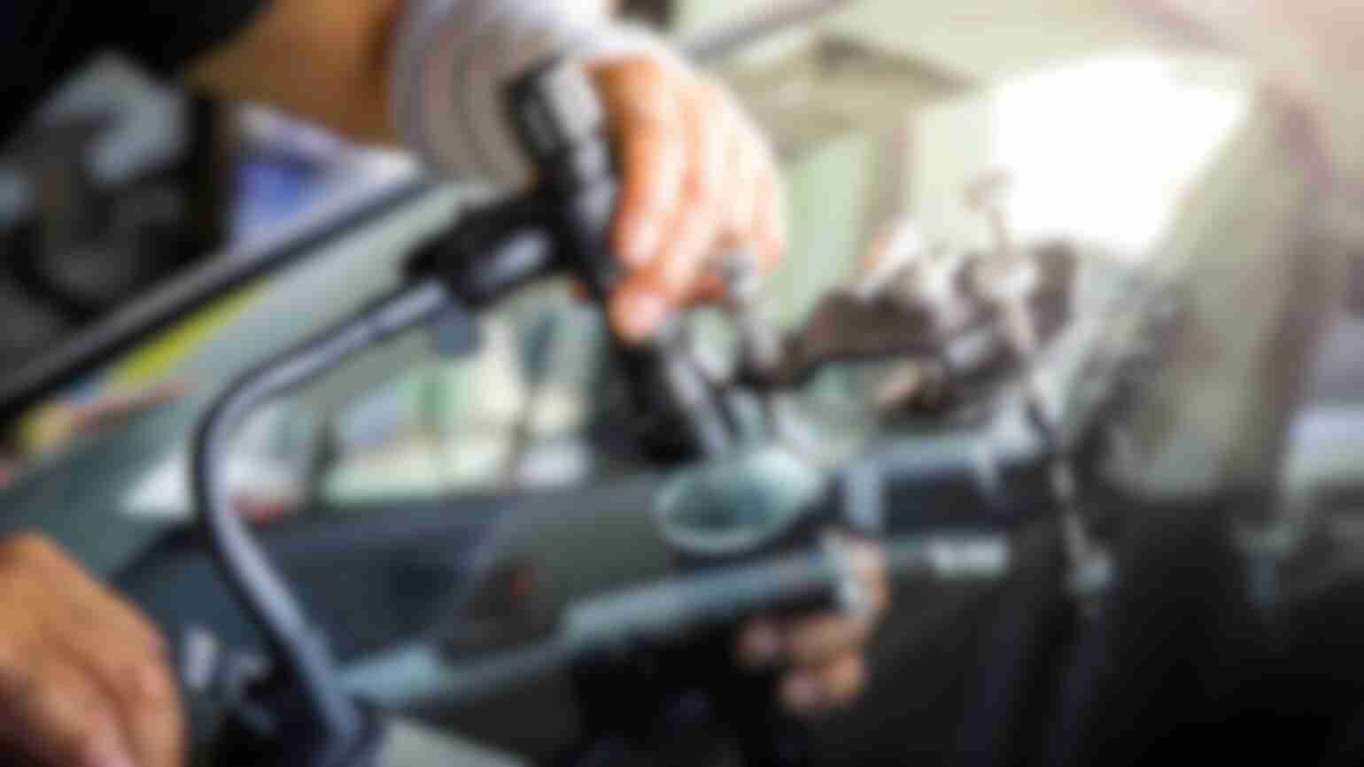 Laga stenskott på bilen | Bilia