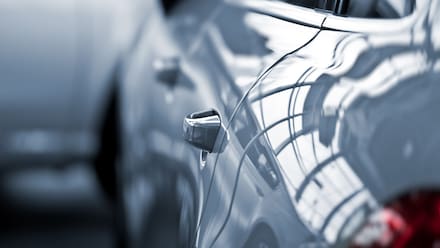 Skydda bilens lack med skyddsfilm | Bilia